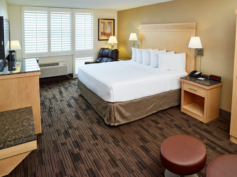 Comfortable Rooms in St. Paul | LivINN Hotel St. Paul