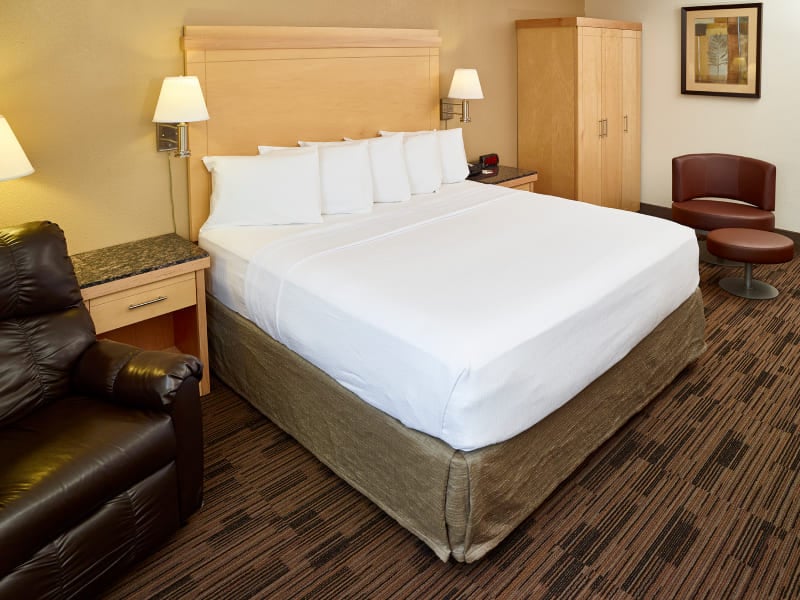Comfortable Rooms in St. Paul | LivINN Hotel St. Paul